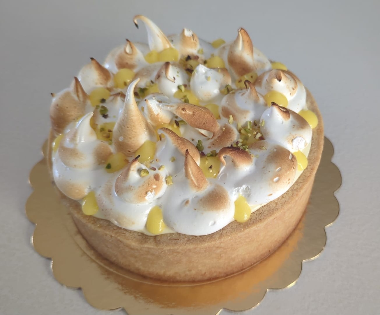 Crostata con lemon curd e meringa italiana: un dessert fresco e goloso