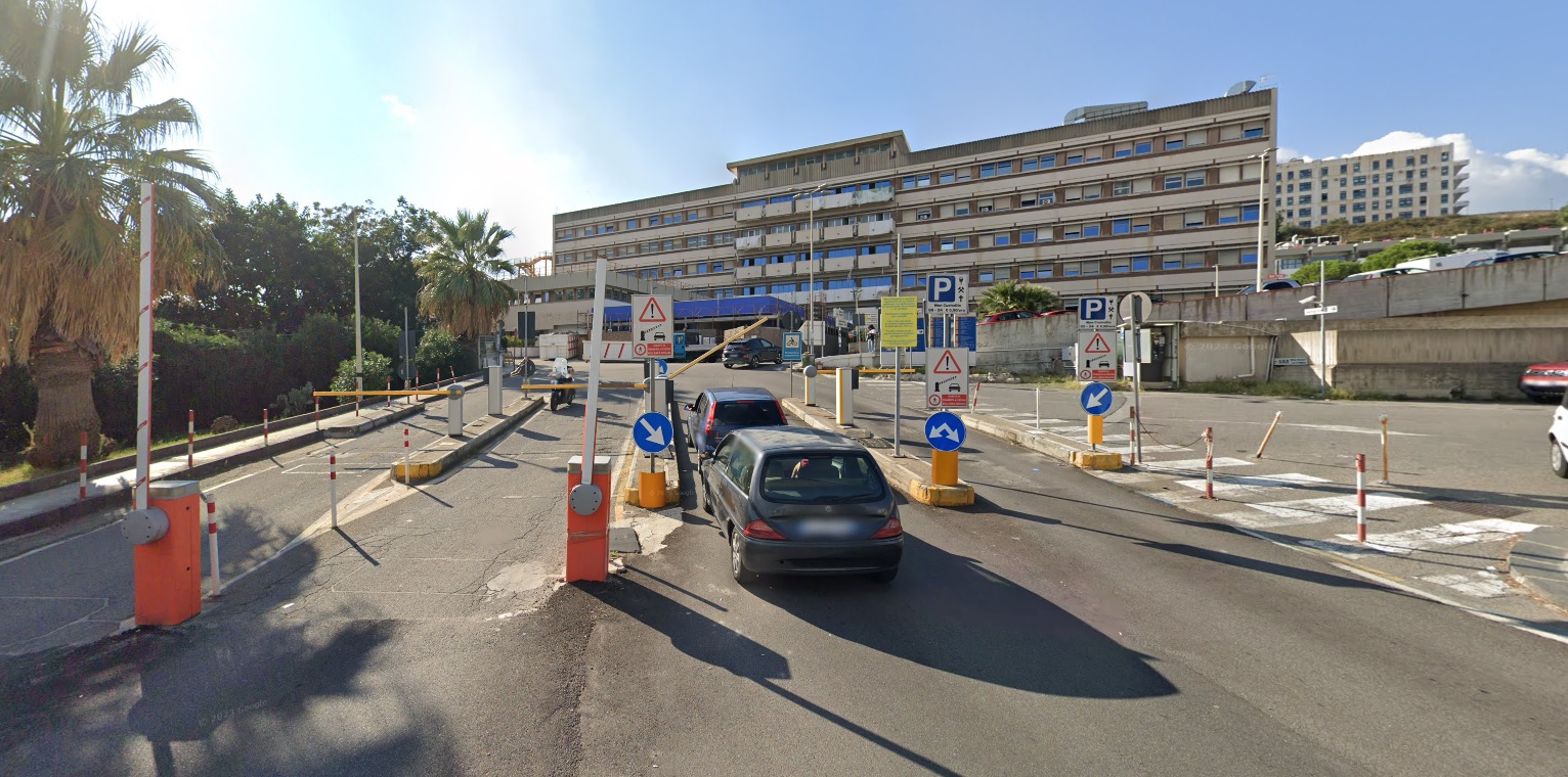 Si frattura tibia e perone a Lipari ma attende 14 ore per il ...