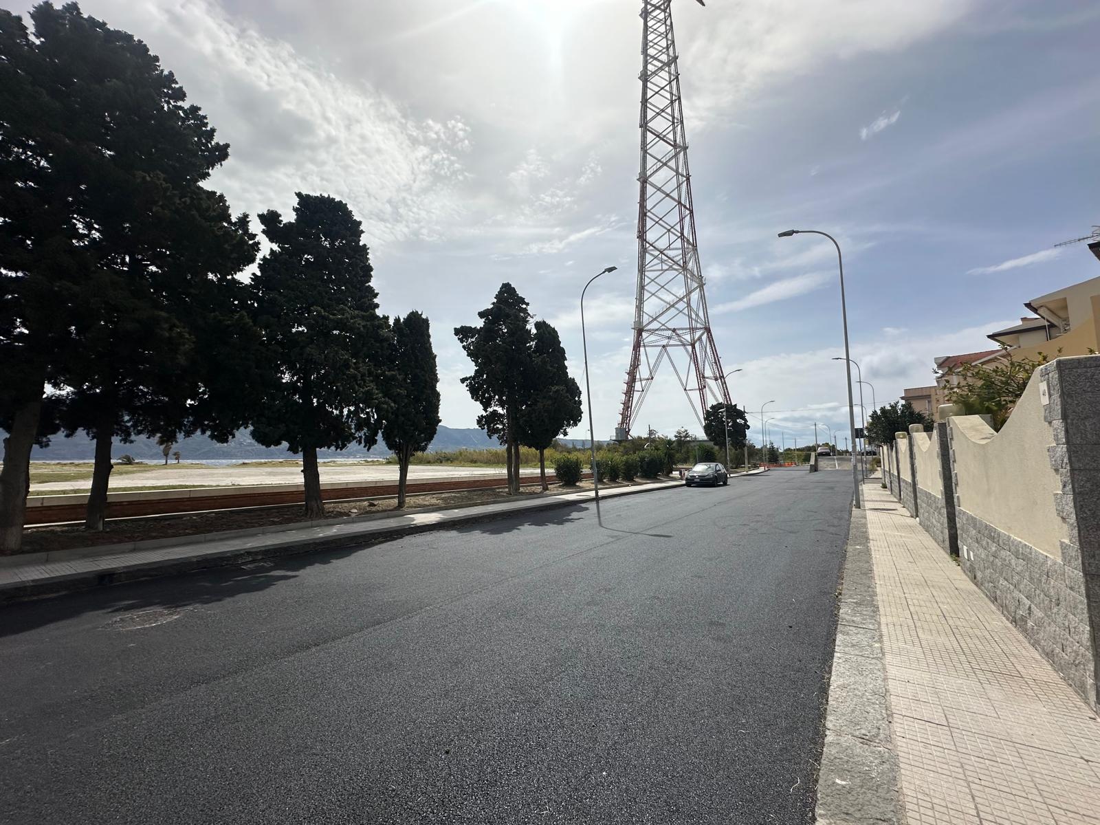 Torre Faro, riasfaltata la strada sotto il Pilone VIDEO e FOTO