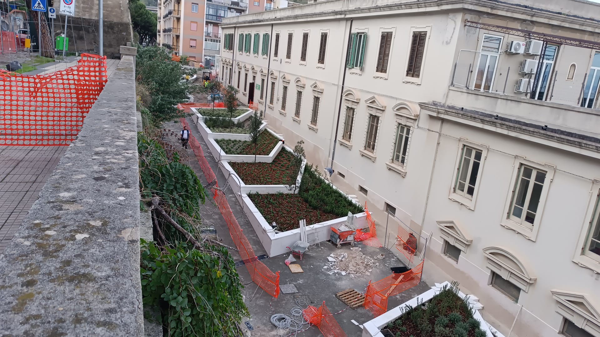 Via Macello Vecchio, ultimi dettagli al nuovo giardino