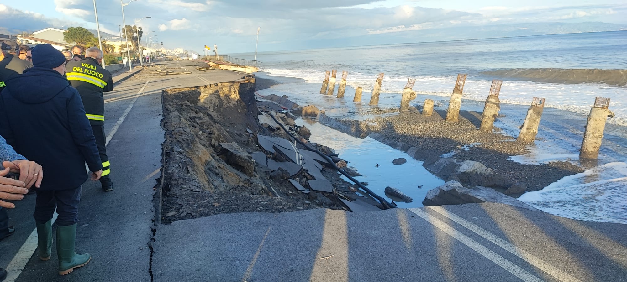 "Fondi del ponte vadano alle infrastrutture minate dal ciclone in Sicilia"