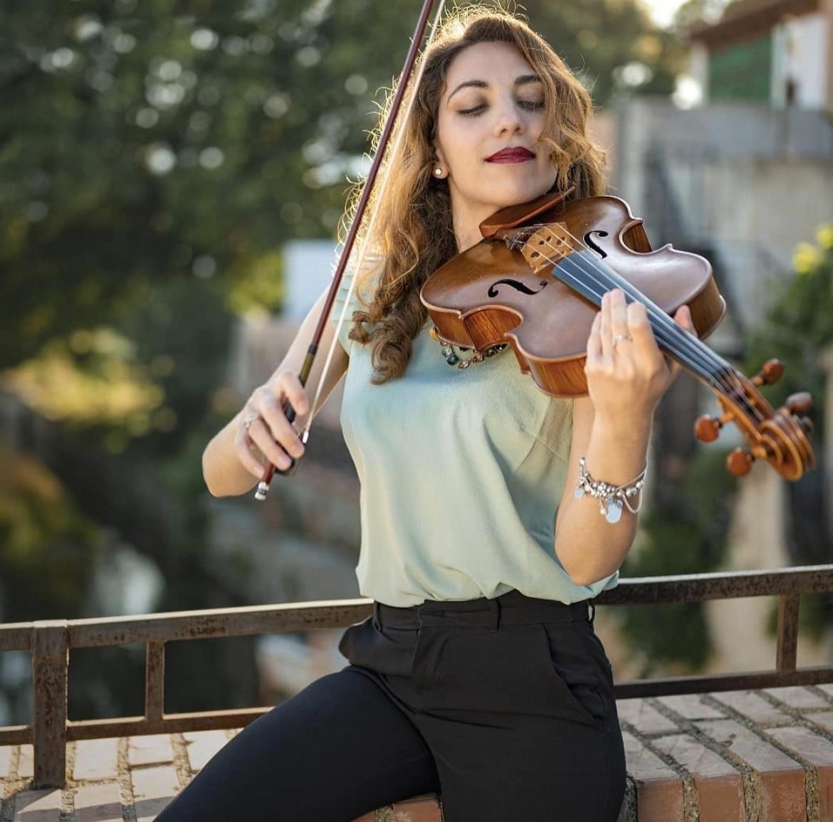 "La musica educa a vivere": il messaggio della violinista Sharon Scalera