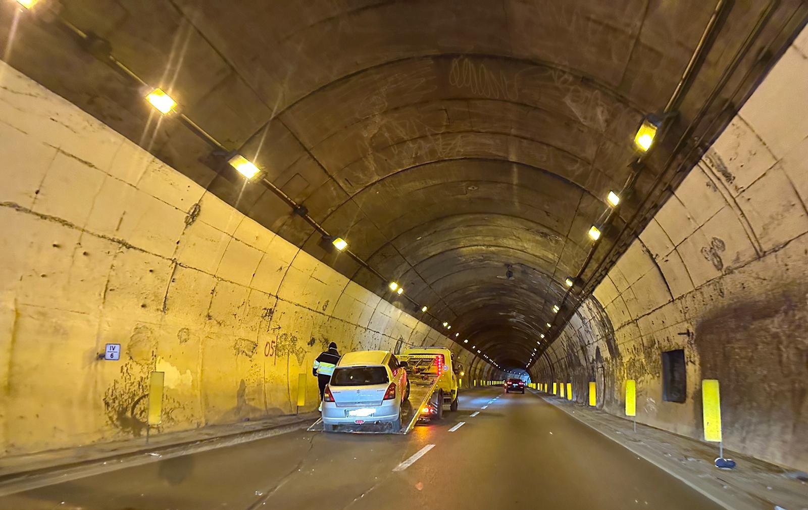 Tangenziale di Messina. Incidente in galleria Perara e traffico in tilt