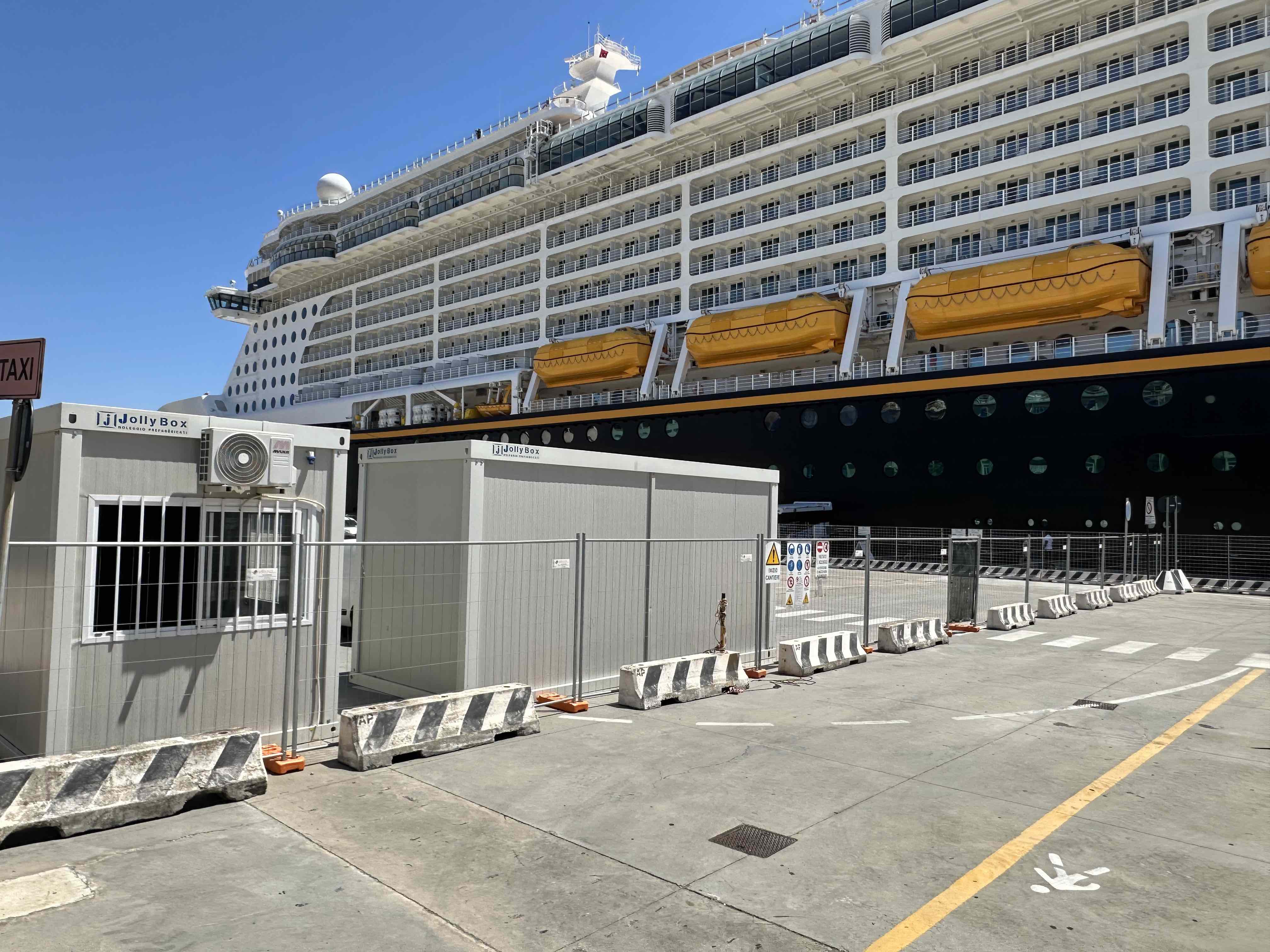 Nuovo Terminal Crociere, l'area di cantiere è stata recintata. Taxi sui ...